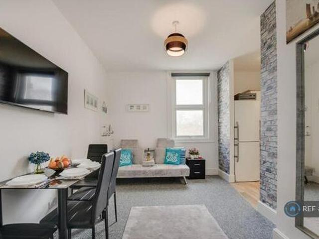 Queen Street, Portsmouth, 1 Bedroom Flat