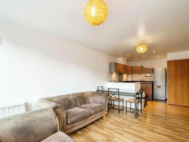 Queen Street, Portsmouth, 2 Bedroom Flat