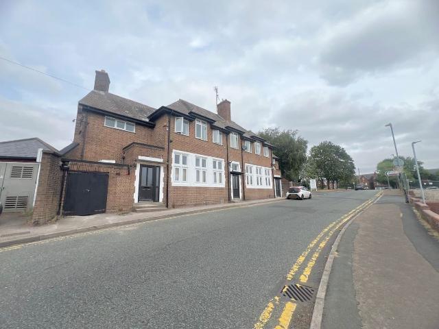 Queen Street, Redditch B98, 1 bed flat to rent, £950 pcm | PrimeLocation