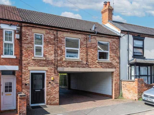 Queen Street, Wellingborough NN9, 1 bed flat to rent, £800 pcm | PrimeLocation
