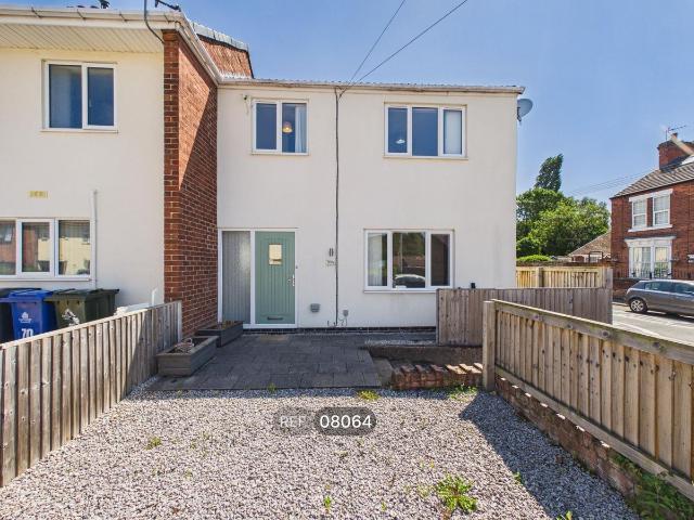 Queen Street, Thorne, Doncaster DN8, 4 bed semi detached house to rent, £1,100 pcm | PrimeLocation
