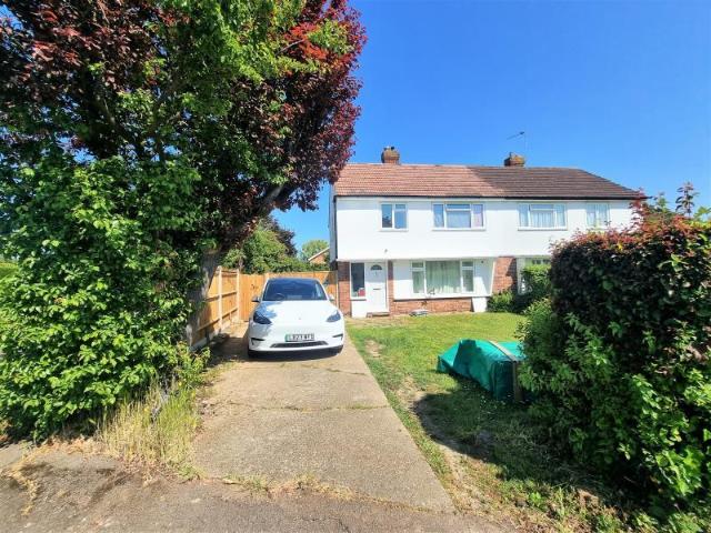 Queenhythe Road, Guildford GU4 3 bed terraced house to rent £2,250 pcm £519 pw