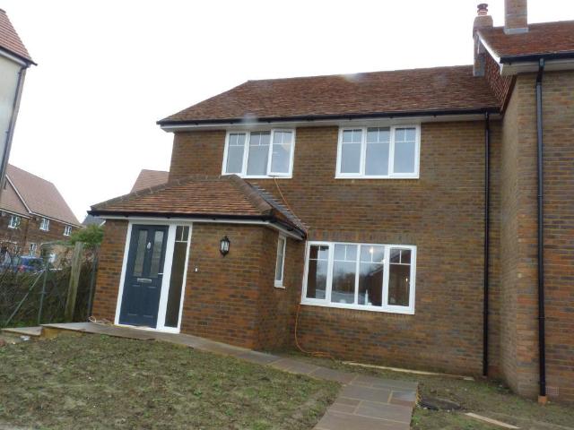 Queenstock Lane, Buxted, TN22 4DG 4 bed semi detached house to rent £1,975 pcm £456 pw