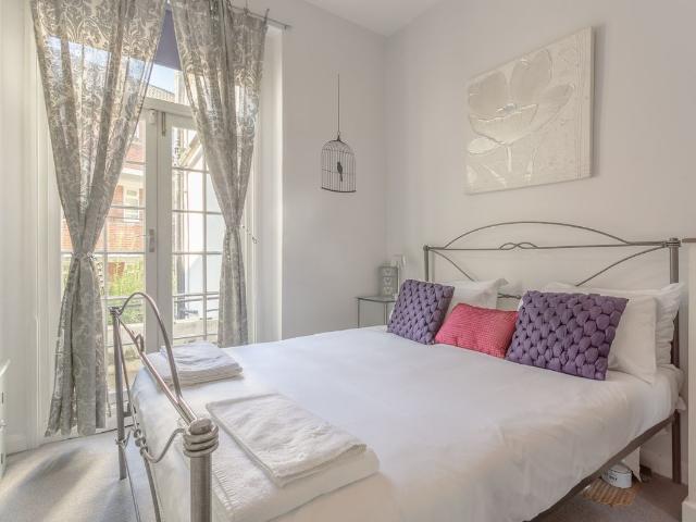 Queenstown Road, Battersea SW8 1 bed flat to rent, £2,800 pcm | PrimeLocation