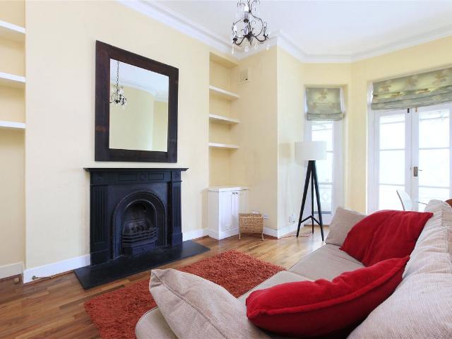 Queenstown Road, Battersea SW8, 2 bed flat to rent, £2,600 pcm | PrimeLocation