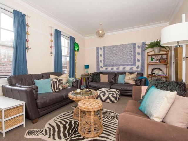 Queenstown Road, Battersea SW8, 3 bed flat to rent, £3,300 pcm | PrimeLocation