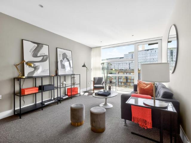 Queenstown Road, London, SW11 1 bed apartment to rent £3,120 pcm £720 pw