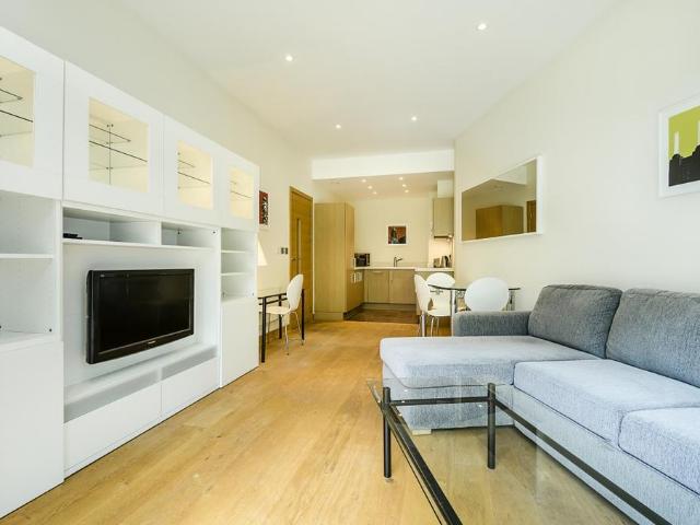 Queenstown Road London SW11 1 bed apartment to rent £2,708 pcm £625 pw
