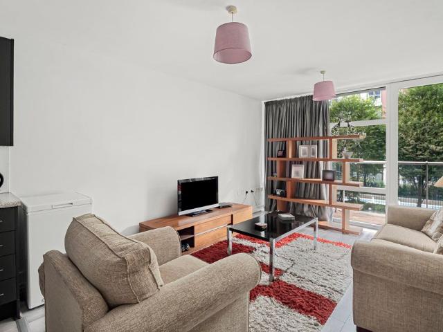 Queenstown Road, London SW11, 1 bed flat to rent, £2,500 pcm | PrimeLocation