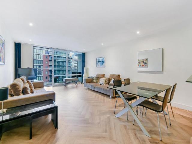 Queenstown Road, London, SW11 2 bed flat to rent £3,800 pcm £877 pw