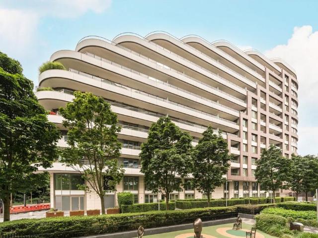 Queenstown Road, London SW11 2 bed flat to rent £4,000 pcm £923 pw