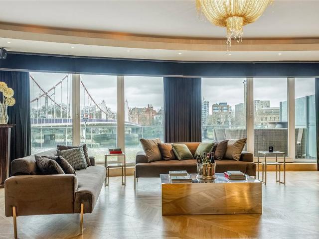 Queenstown Road, London, SW11 2 bed flat to rent £7,500 pcm £1,731 pw