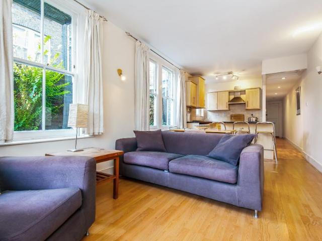 Queenstown Road, London SW8 2 bed flat to rent £2,500 pcm £577 pw