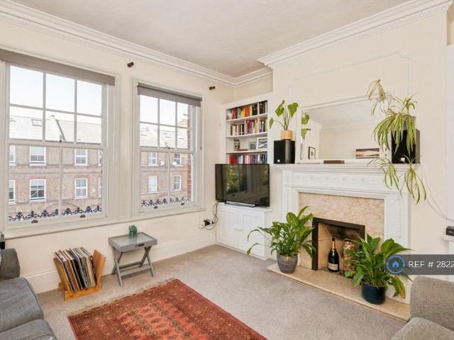 Queenstown Road, London, SW8 2 bed flat to rent £2,500 pcm £577 pw