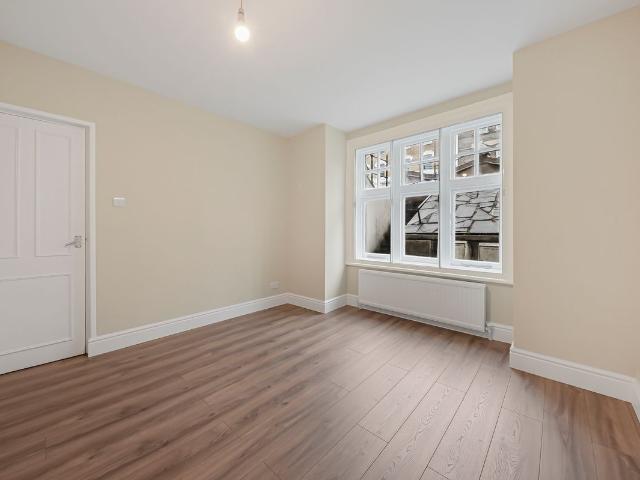 Queenstown Road, London SW8, 2 bed flat to rent, £2,750 pcm | PrimeLocation
