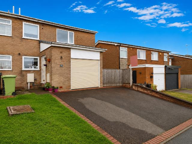 Queensway, Chesterfield S45, 3 bed property to rent, £950 pcm | PrimeLocation