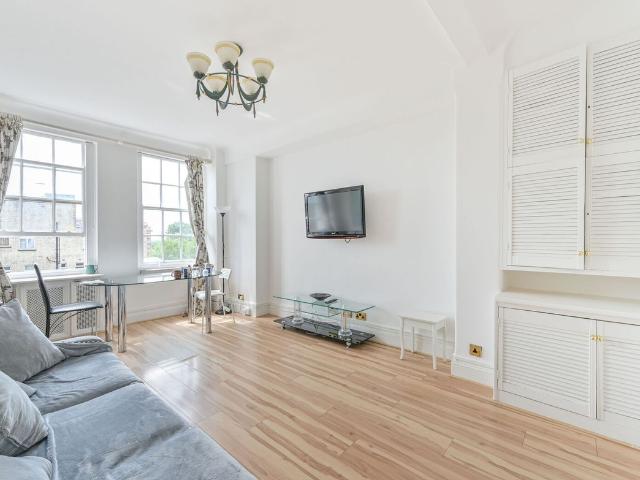 Queensway, Bayswater, London W2, 1 bed flat to rent, £2,500 pcm | PrimeLocation