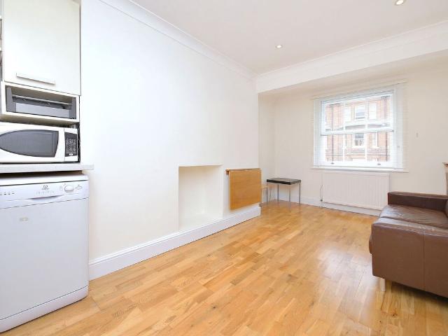 Queensway, Bayswater W2, 2 bed flat to rent, £2,600 pcm | PrimeLocation