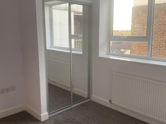 QUEENSWAY, BLETCHLEY 1 BEDROOM
