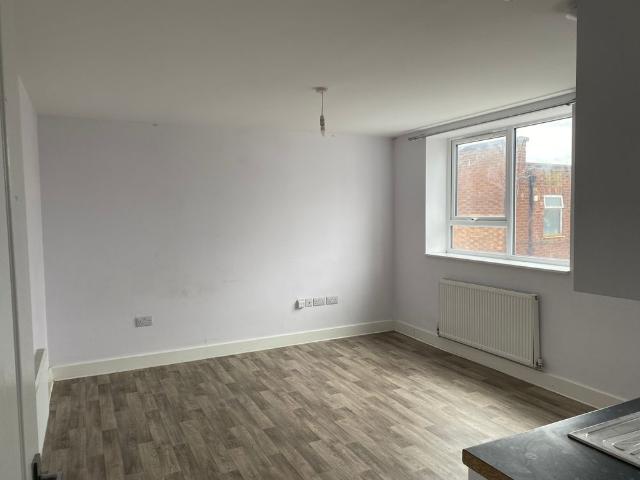 QUEENSWAY, BLETCHLEY 1 BEDROOM