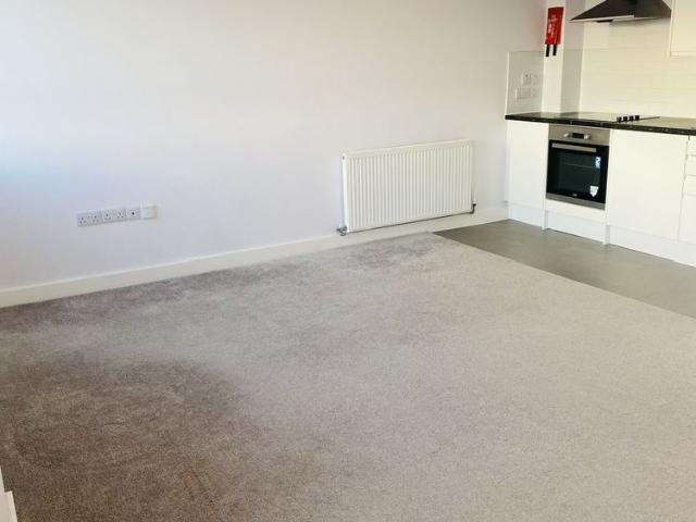 QUEENSWAY, BLETCHLEY 1 BEDROOM