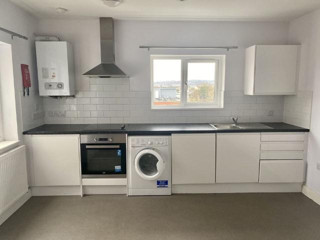 QUEENSWAY, BLETCHLEY 2 BEDROOM 2 BATHROOM