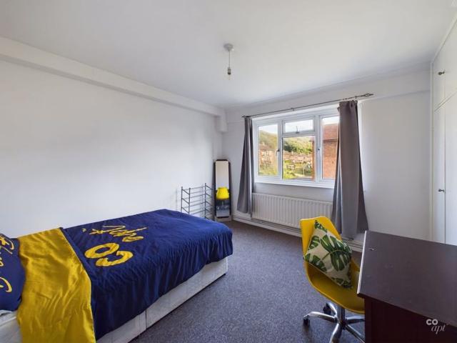 Queensway, Brighton BN2, 3 bed flat to rent, £1,940 pcm | PrimeLocation