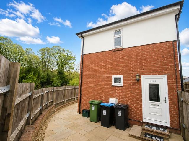 Queensway, Hemel Hempstead HP2, 1 bed flat to rent, £1,295 pcm | PrimeLocation