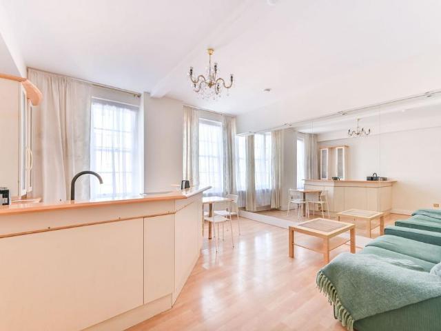 Queensway, London, W2 1 bed flat to rent £2,500 pcm £577 pw