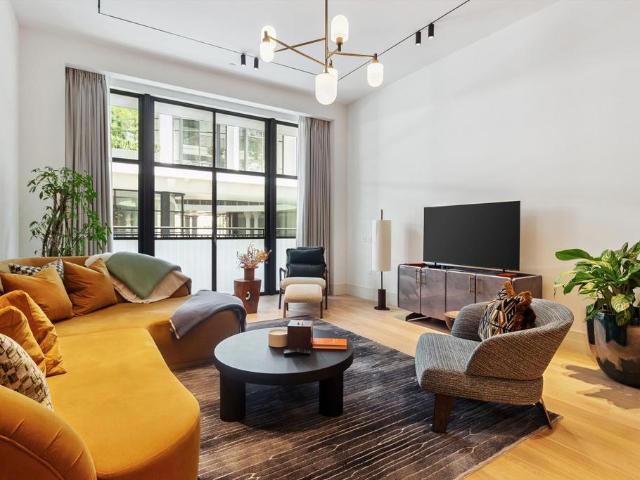 Queensway, London W2 2 bed flat to rent £17,333 pcm £4,000 pw