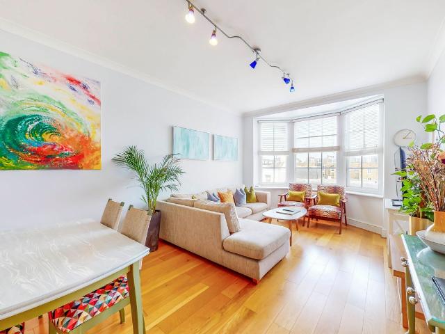 Queensway, London W2, 2 bed flat to rent, £3,600 pcm | PrimeLocation