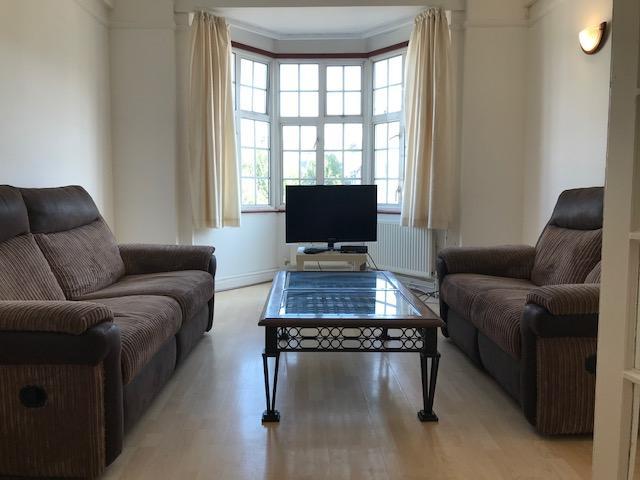 Queensway, London W2 3 bed flat to rent £3,792 pcm £875 pw