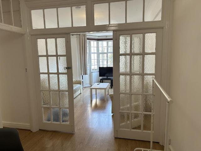 Queensway, London W2 4 bed apartment to rent £3,792 pcm £875 pw