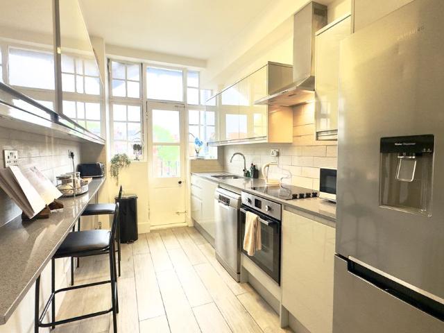 Queensway, London W2, 4 bed flat to rent, £5,800 pcm | PrimeLocation