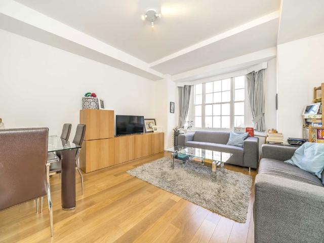Queensway, Notting Hill W2, 2 bed flat to rent, £3,250 pcm | PrimeLocation