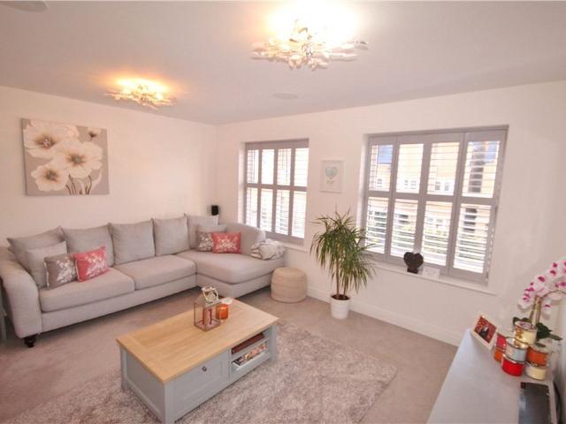 Queenswood Crescent, Englefield Green, Egham, Surrey, TW20 0AR