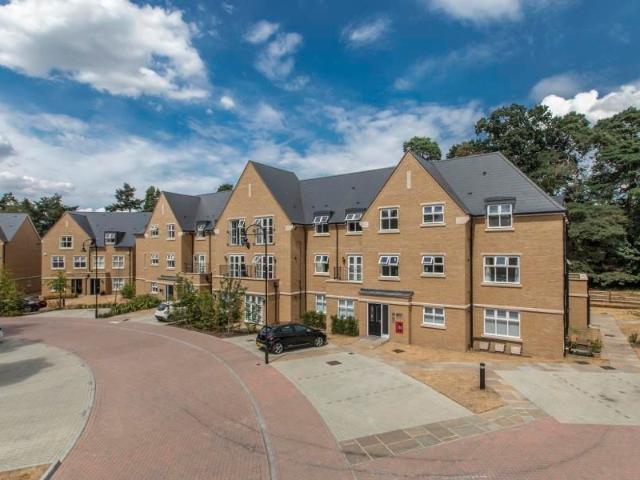 Queenswood Crescent, Englefield Green, Egham TW20, 2 bed flat to rent, £1,650 pcm | PrimeLocation
