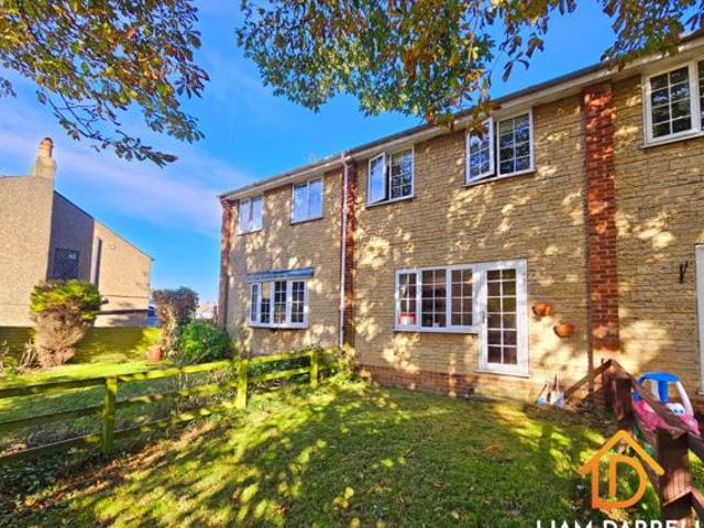 Queens Court, Cayton, 3 Bedroom Terraced