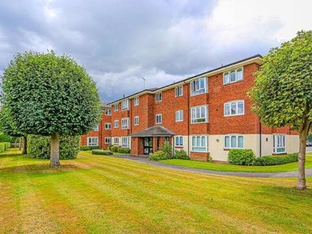 Queens Court, Alderham Close, 2 Bedroom Apartment