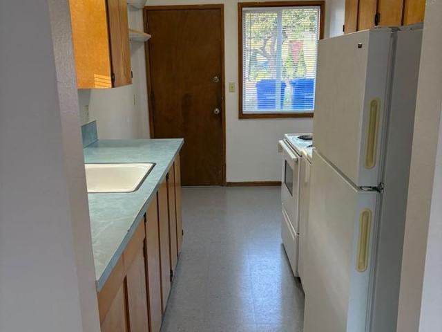 Queens Court Apartments 1 Bedroom Apartment for Rent at 1102 Ne 57th Ave, Portland, OR 97213 Rose City Park