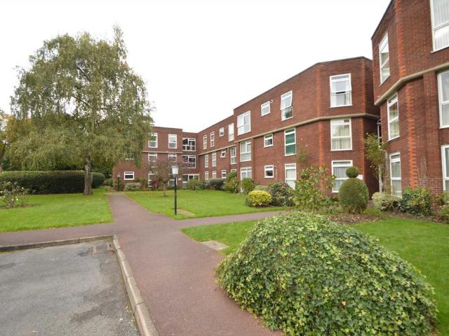 Queens Court, Ellesmere Road, WEYBRIDGE 2 bed apartment to rent £1,600 pcm £369 pw