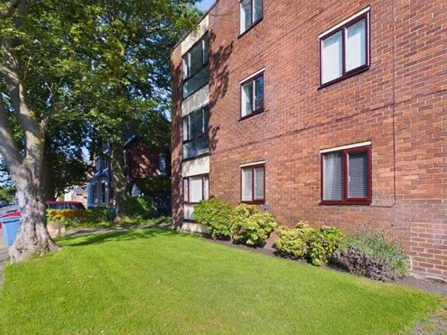 Queens Court, Heywood Road, 2 Bedroom Apartment