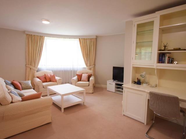 Queens Court, St. John's Wood, London NW8, 2 bed flat to rent, £3,467 pcm | PrimeLocation
