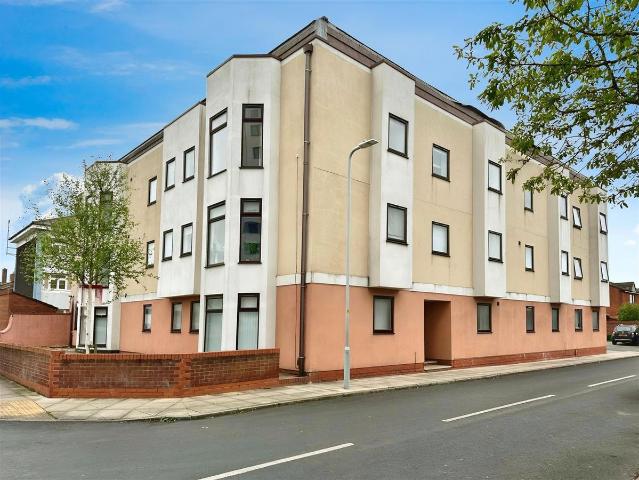 Queens Court, Queen Street, Waterloo L22, 3 bed flat to rent, £1,050 pcm | PrimeLocation