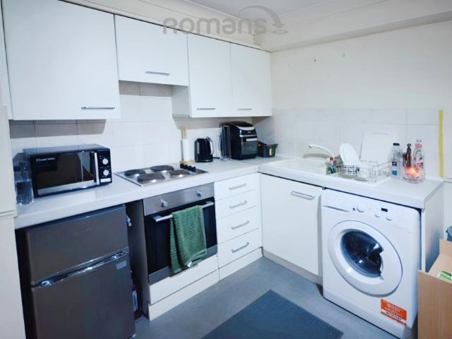 Queens Court, Queens Road, Slough, SL1 1 bed flat to rent £1,000 pcm £231 pw