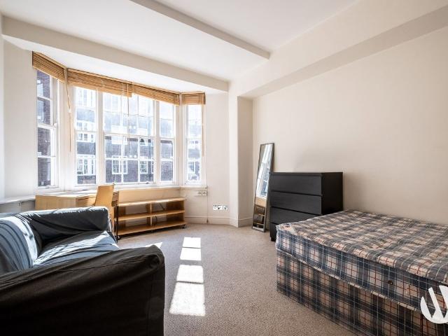 Queens Court, Queensway W2, 3 bed flat to rent, £3,250 pcm | PrimeLocation