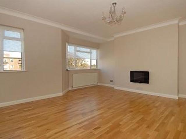 Queens Court, Richmond Hill, TW10 2 bed apartment to rent £2,500 pcm £577 pw