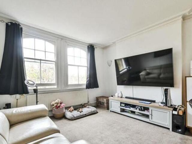 Queens Club Gardens, Barons Court, 2 Bedroom Flat