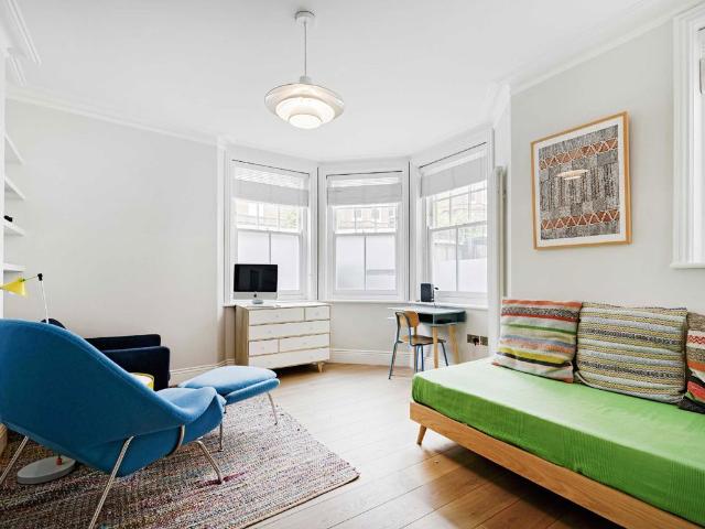 Queen's Club Gardens, Barons Court W14, 1 bed flat to rent, £2,150 pcm | PrimeLocation