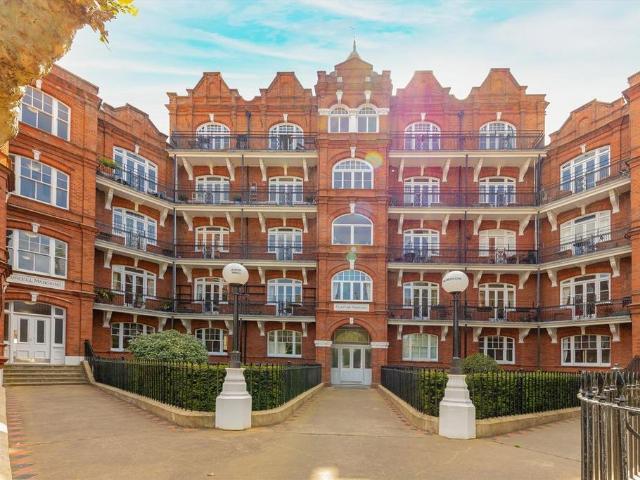 Queen's Club Gardens, London W14 2 bed flat to rent £3,000 pcm £692 pw